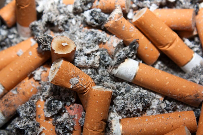 Verslaafd aan roken stock afbeelding. Image of gevaar - 15943685