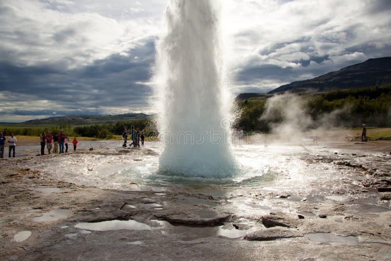 Geysir in Island stockbild. Bild von kochen, isländisch - 15607849