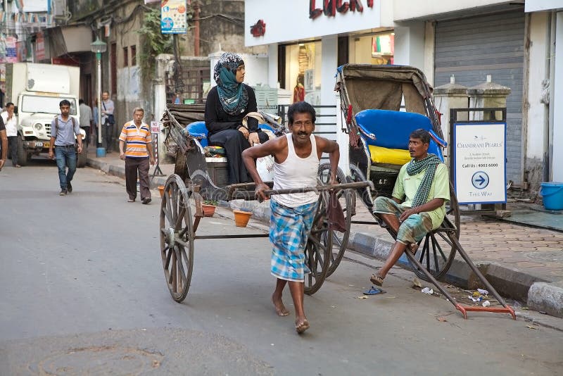 Rikscha in Kolkata, Indien redaktionelles foto. Bild von zieleinheit ...