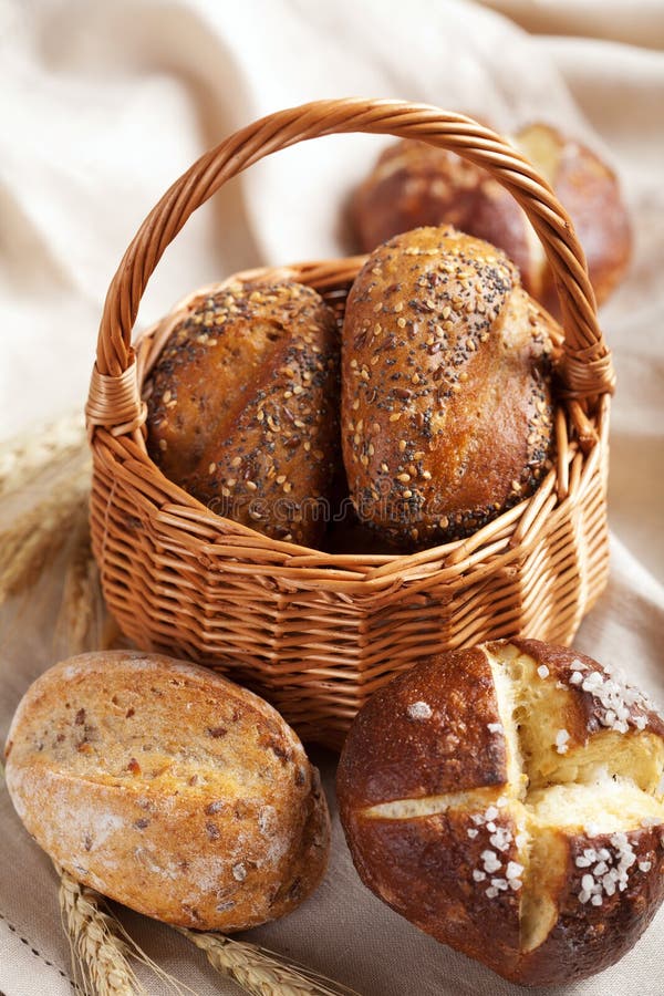 Gezonde Broodmand Met Whole-grain Brood Stock Foto - Image of opbrengst ...