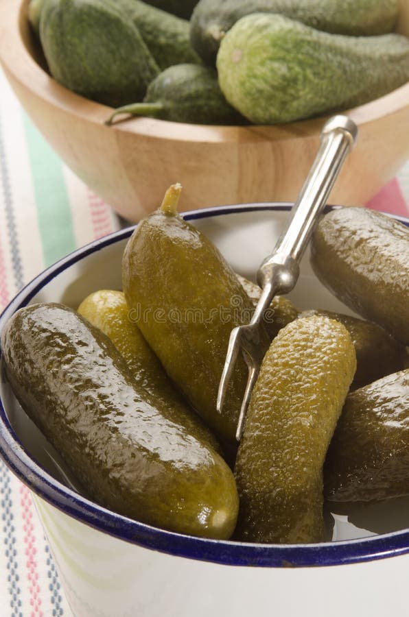 Zure augurk stock afbeelding. Image of ingelegd, augurk - 12375587