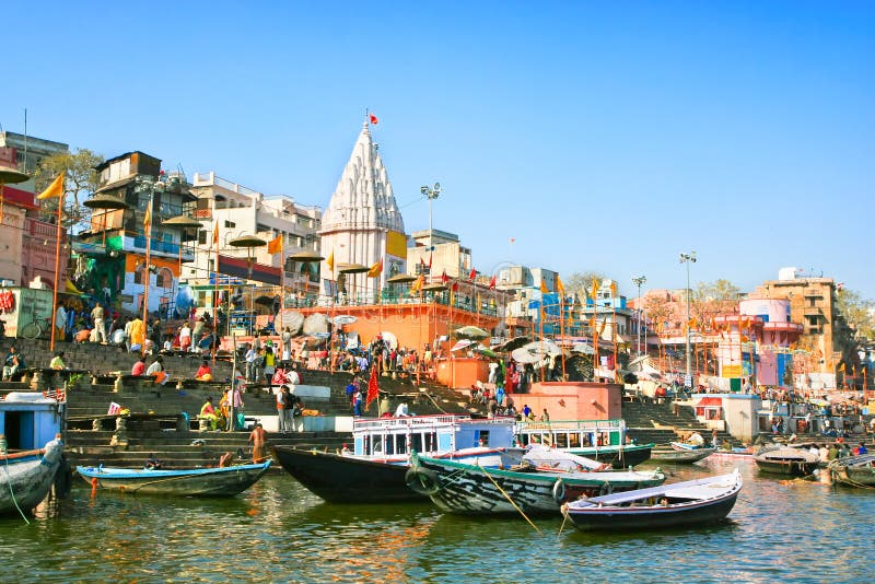 Ghat De Prayag No Rio Sagrado Ganges Fotografia Editorial - Imagem de ...