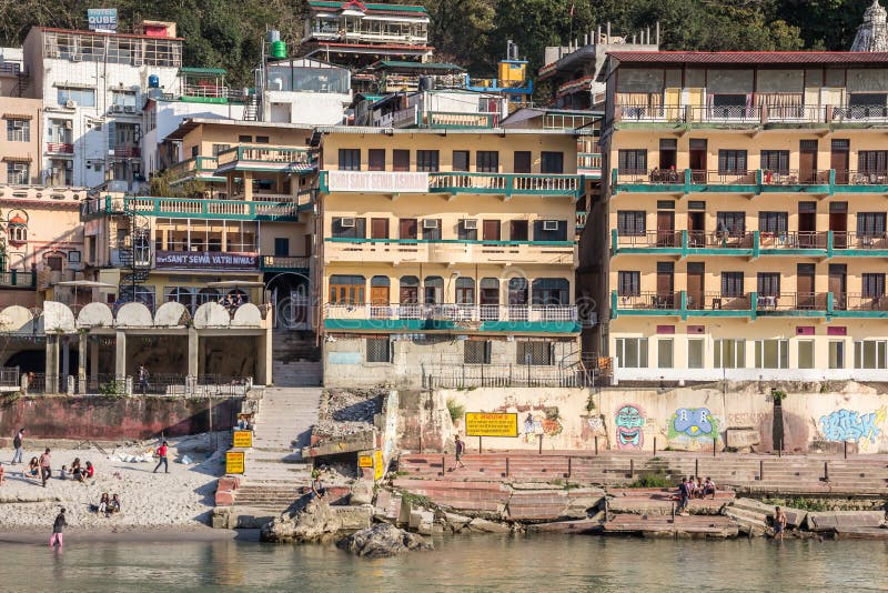 Ghats de Rishikesh foto de archivo editorial. Imagen de muelle - 95379413