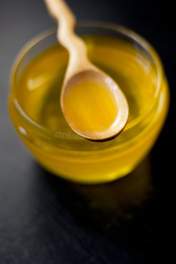 Ghee Indiana Em Uma Bacia De Vidro Transparente Foto de Stock - Imagem ...