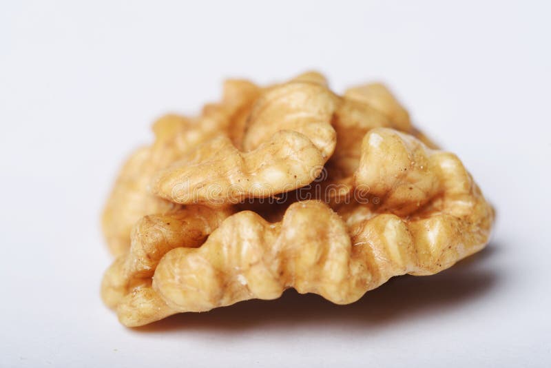 Gheriglio mezzo immagine stock. Immagine di organico - 48976739