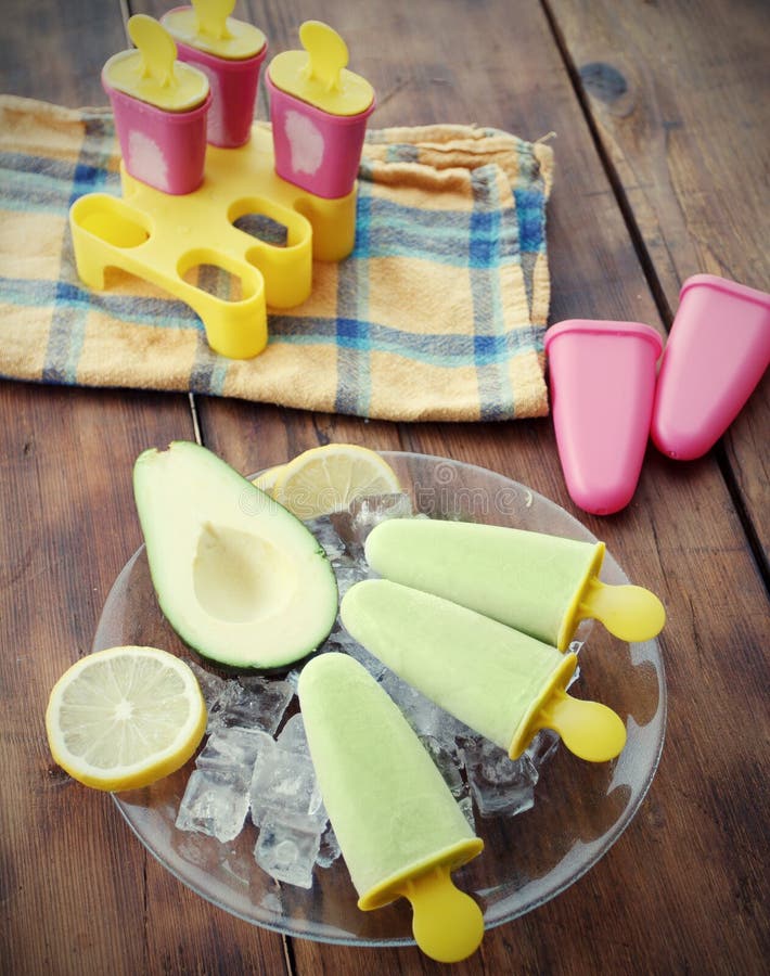 Ghiacciolo fotografia stock. Immagine di frutte, ghiaccio - 32149372