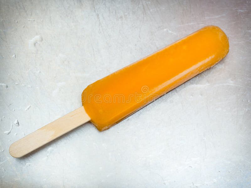 Ghiacciolo congelato immagine stock. Immagine di squisito - 32842873