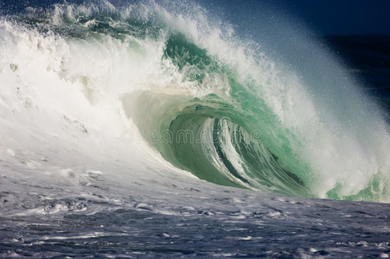 Giant hollow wave stock image. Image of break, oahu, hawaii - 3716885