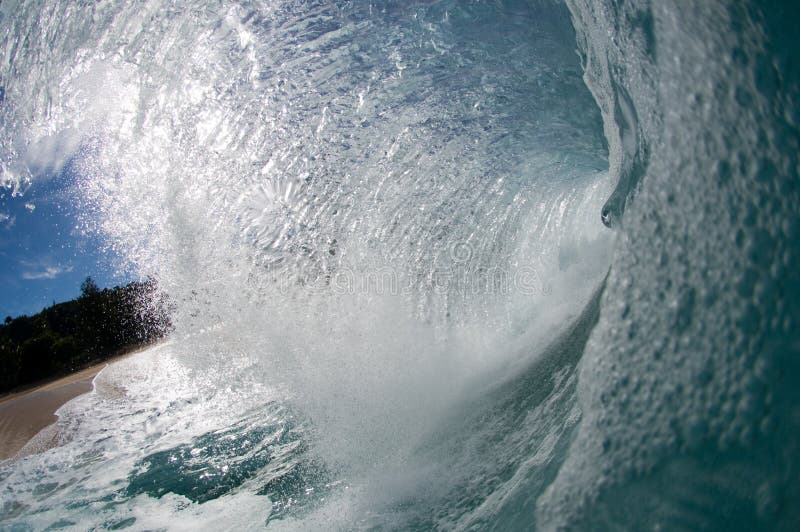 Giant Hollow Wave Picture. Image: 4034300