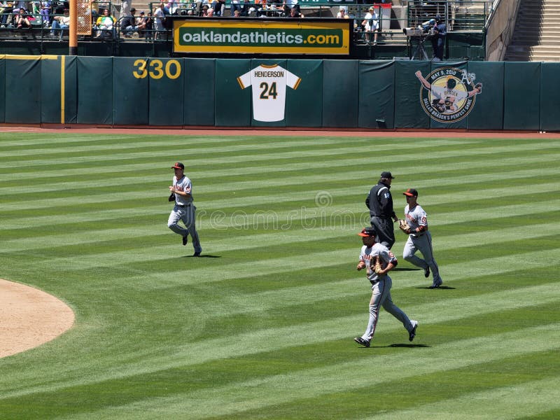 Giants Outfield Runs in at the End of an Inning Editorial Photo - Image ...