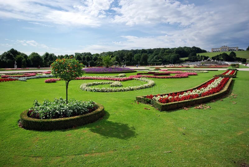 VIENNA, AUSTRIA - 15 MAGGIO 2016: Labirinto Verde Al Giardino Dello ...