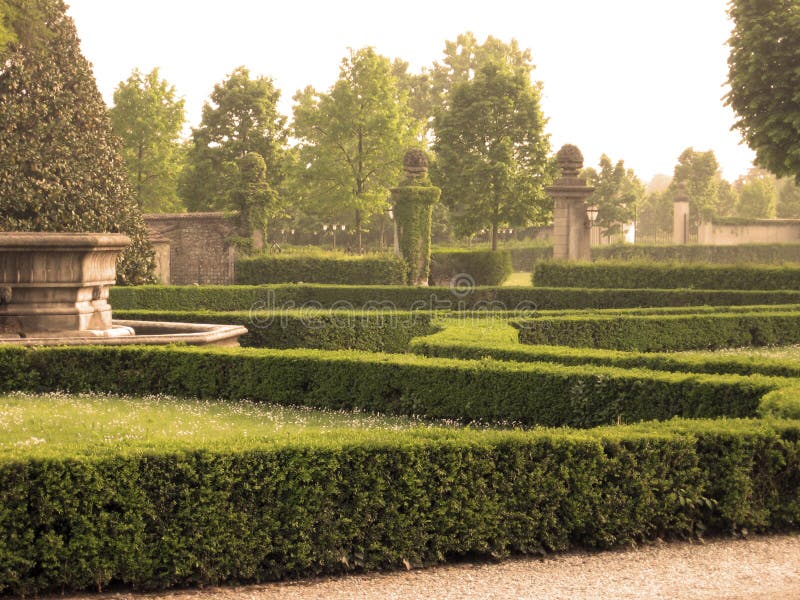 Giardino Neoclassico Italiano Fotografia Stock - Immagine di alberi ...