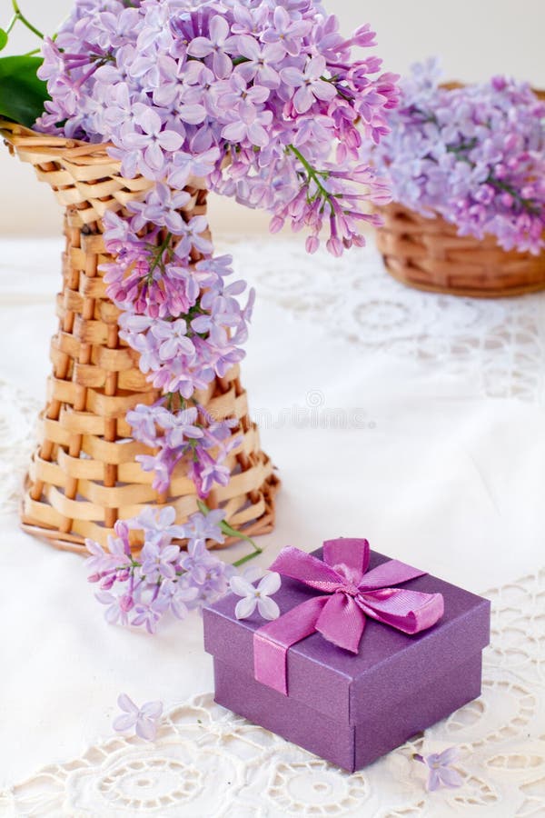 Gift box and lilac bouquet stock image. Image of flora - 26917559