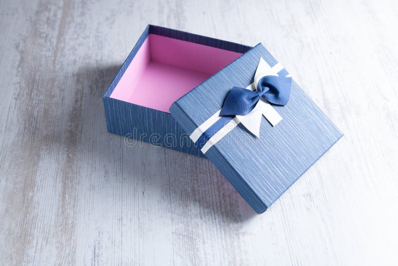 Gift Box Wrapped in Kraft Paper and Bow Stock Image - Image of kraft ...