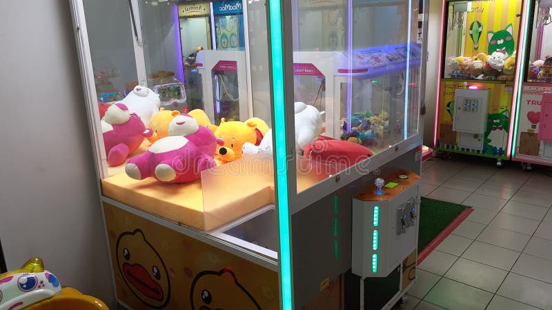 Gift Machine or Prize Machine Editorial Photography - Image of machine ...