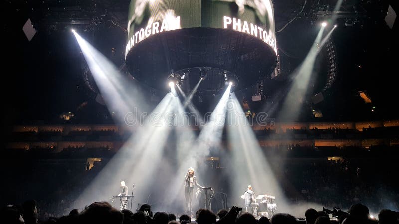 Gig at the O2 editorial stock photo. Image of playing - 86406378