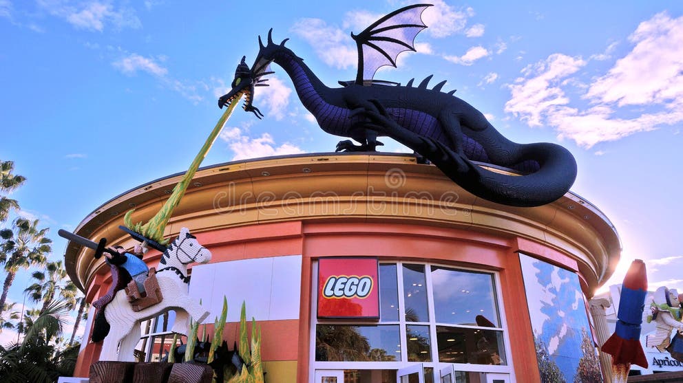 Giganta Lego smok zdjęcie editorial. Obraz złożonej z giganty - 35504916