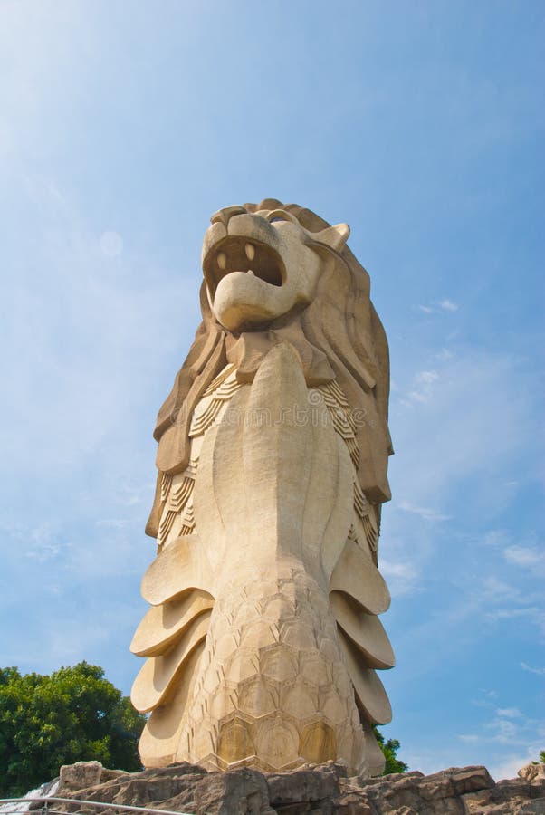 Gigantic Merlion statue editorial image. Image of monument - 21000725