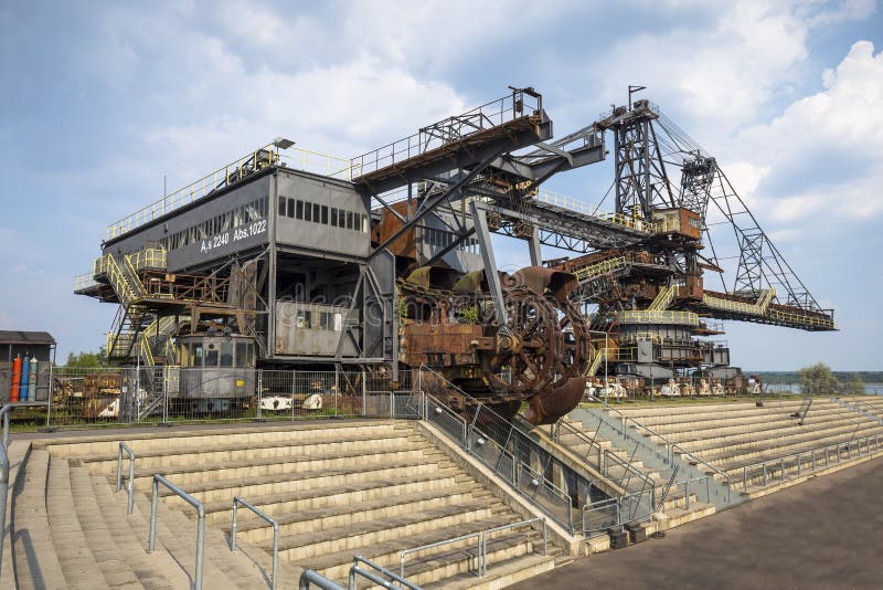 Gigantische Graafwerktuigen in Niet Meer Gebruikte Kolenmijn Ferropolis ... Gigantische Graafwerktuigen in Niet Meer Gebruikte Kolenmijn Ferropolis ...