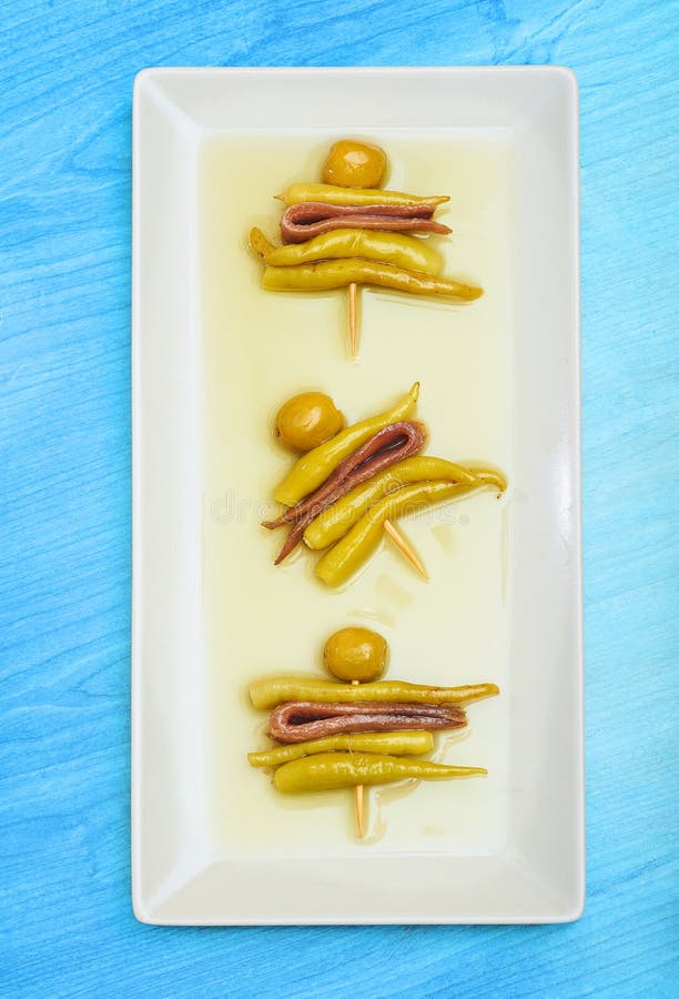 Pintxo Gilda Basque Do Atum E Da Anchova Com Tomate Imagem de Stock ...