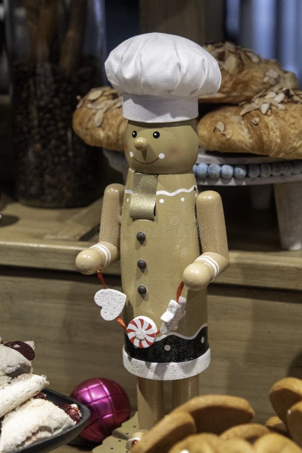 I Plate of Ginger Bread Men in a Display Window Stock Photo - Image of ...