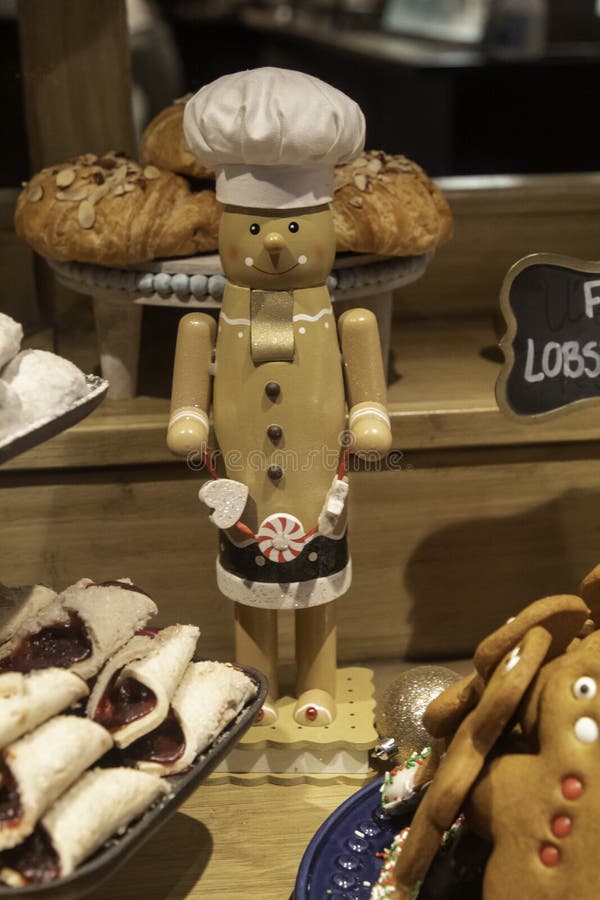I Plate of Ginger Bread Men in a Display Window Stock Image - Image of ...
