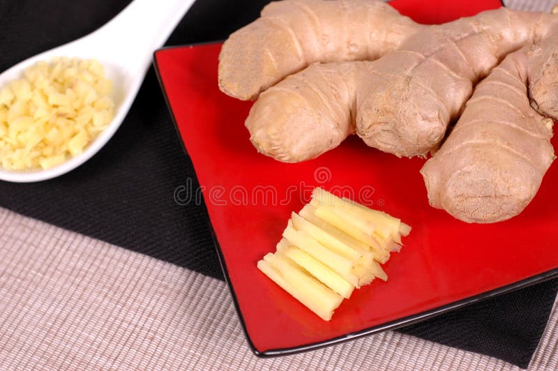 Hand of Ginger with Minced and Sliced Ginger Stock Image - Image of ...