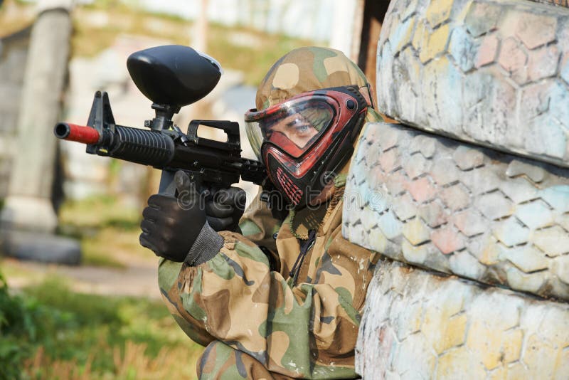 Giocatore di paintball fotografia stock. Immagine di indicatore - 35676766