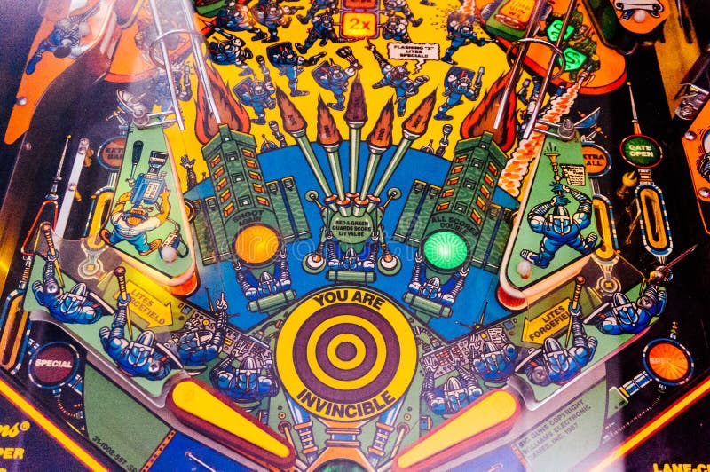 Gioco di flipper fotografia stock editoriale. Immagine di nostalgico ...