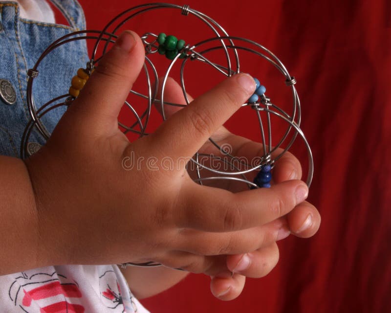 Gioco d'Infanzia fotografia stock. Immagine di bambino - 946946