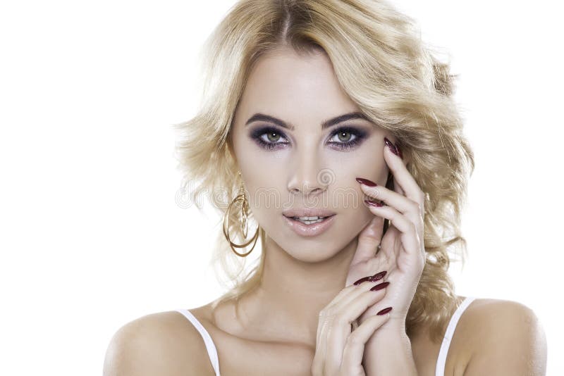 Gioielli D'uso Della Donna Bionda Fotografia Stock - Immagine di ...