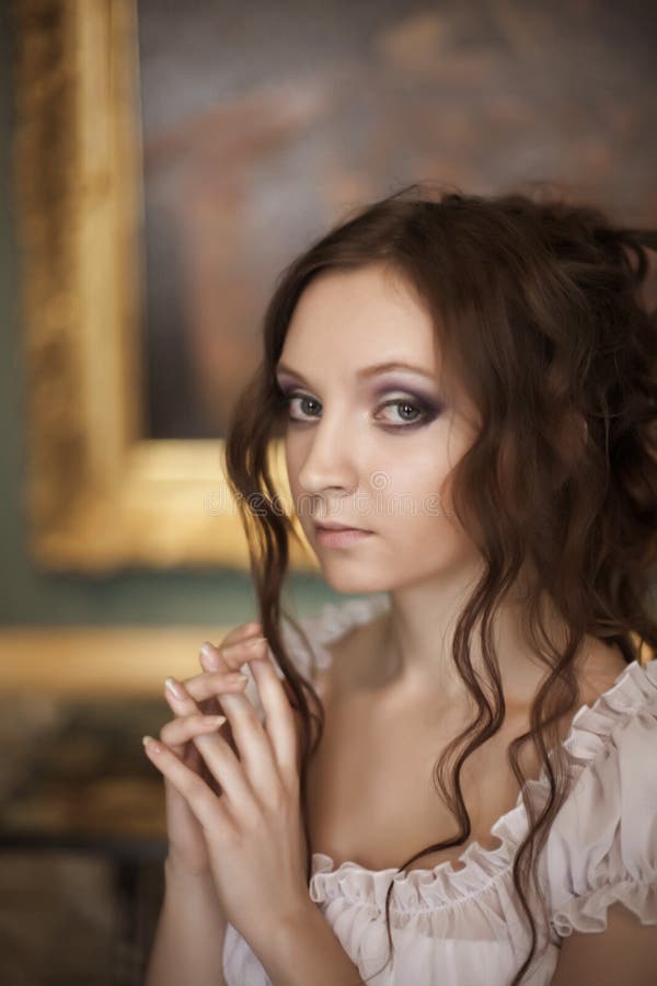 Giovane e bella signorina immagine stock. Immagine di atmosfera - 9256939
