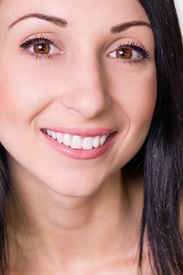 Giovane Bellezza Femminile Pura Su Fondo Bianco Immagine Stock ...