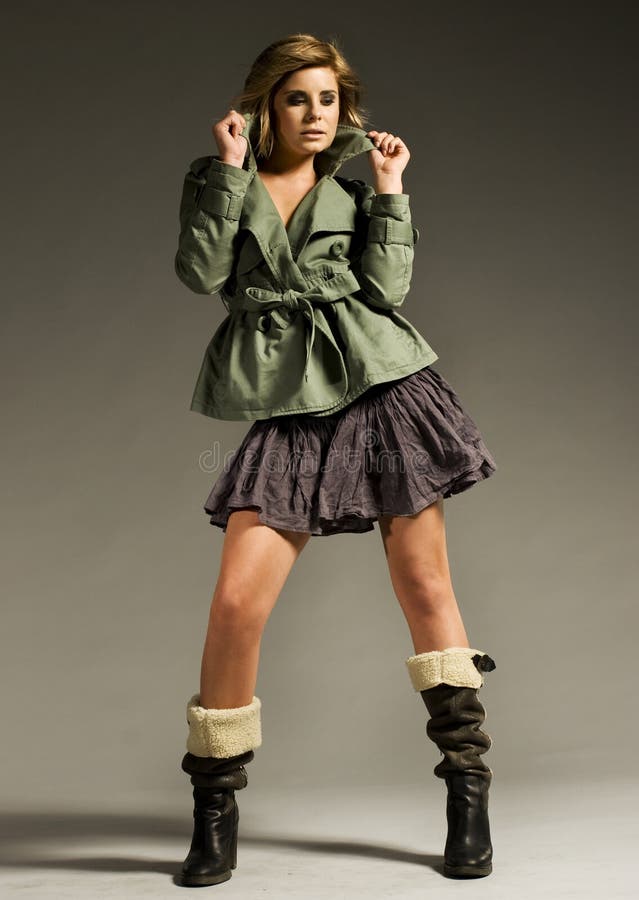 Giovane E Blondie Alla Moda Immagine Stock - Immagine di caucasico ...