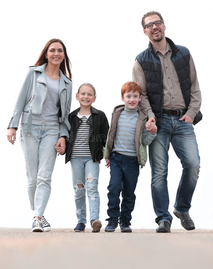 Famiglia Moderna Che Mangia Gli Hamburger Che Si Siedono Ad Una Tavola ...