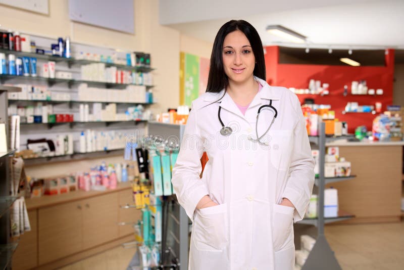 Giovane farmacista immagine stock. Immagine di bianco - 31055053