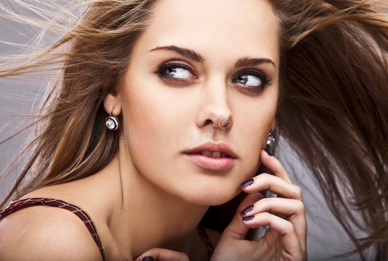 Giovane Modella Sensuale Posa in Studio Fotografia Stock - Immagine di ...