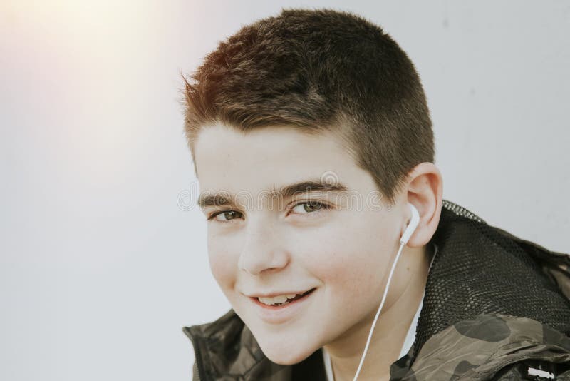 Giovane Ritratto Del Ragazzo Fotografia Stock - Immagine di bello ...