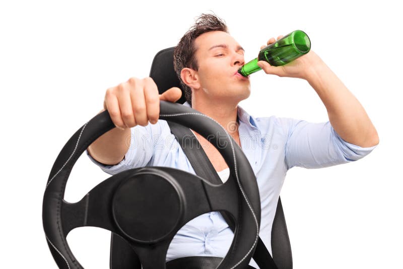 Giovane Uomo Irresponsabile Che Guida E Che Beve Una Birra Fotografia ...