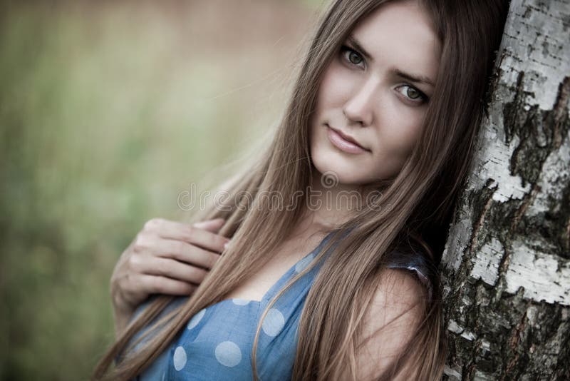 Giovani Della Donna Del Ritratto Fotografia Stock - Immagine di ...