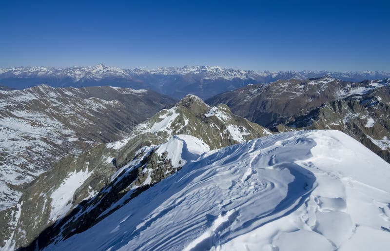 Gipfel von Italien-Alpen stockbild. Bild von rücksortierung - 29124827
