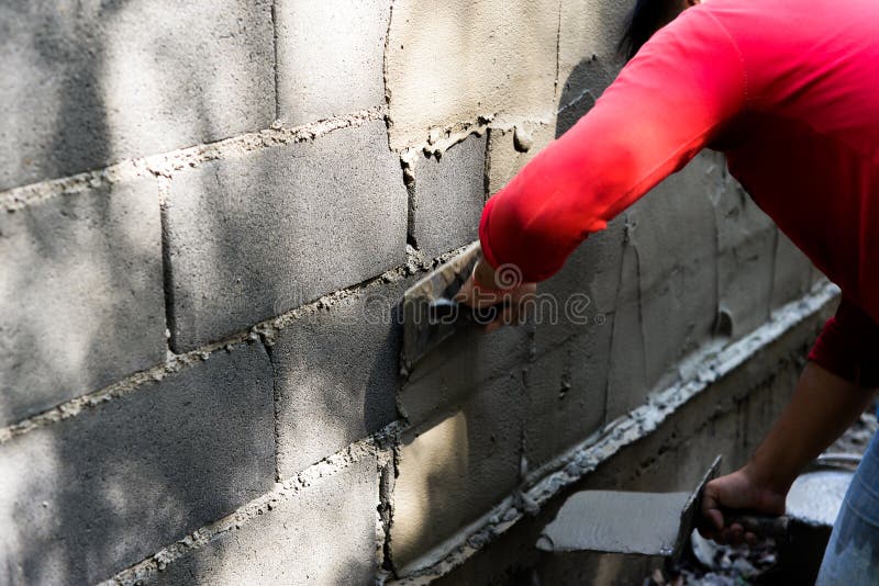 Gipser, Der Gips Auf Wand Setzt Langsame Bewegung Stockfoto - Bild von ...