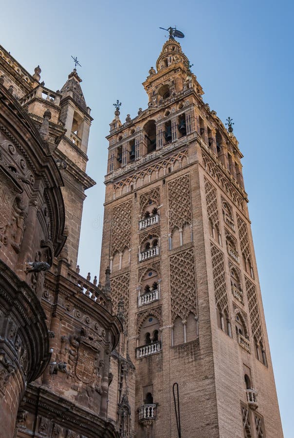 Giralda I foto de archivo. Imagen de sevilla, detalles - 96970372