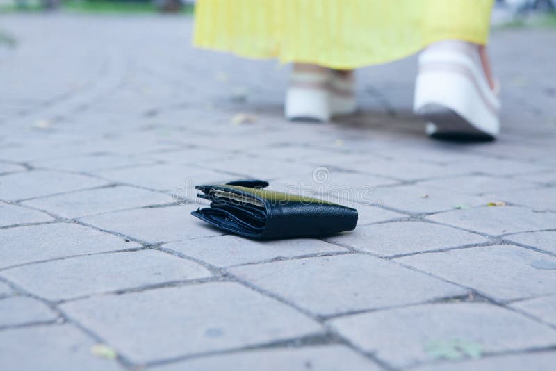 The Girl Dropped Her Wallet Stock Image - Image of modern, woman: 230014675