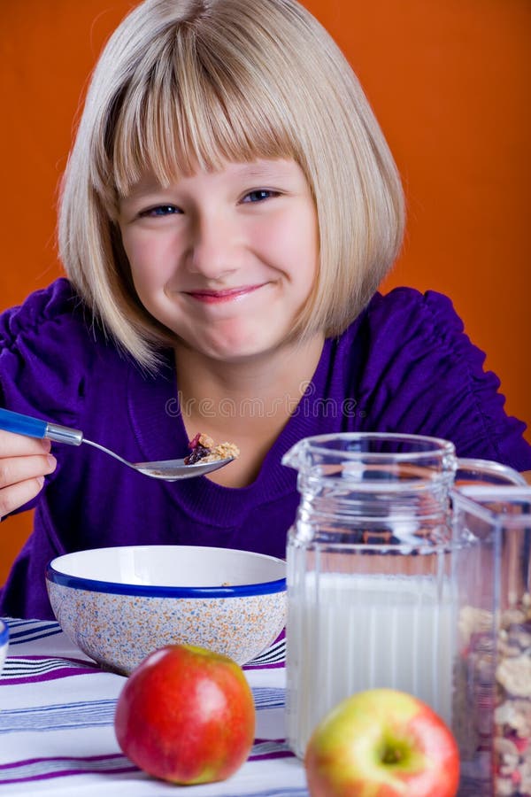 Girl eating cornflakes stock image. Image of teen, face - 7505391