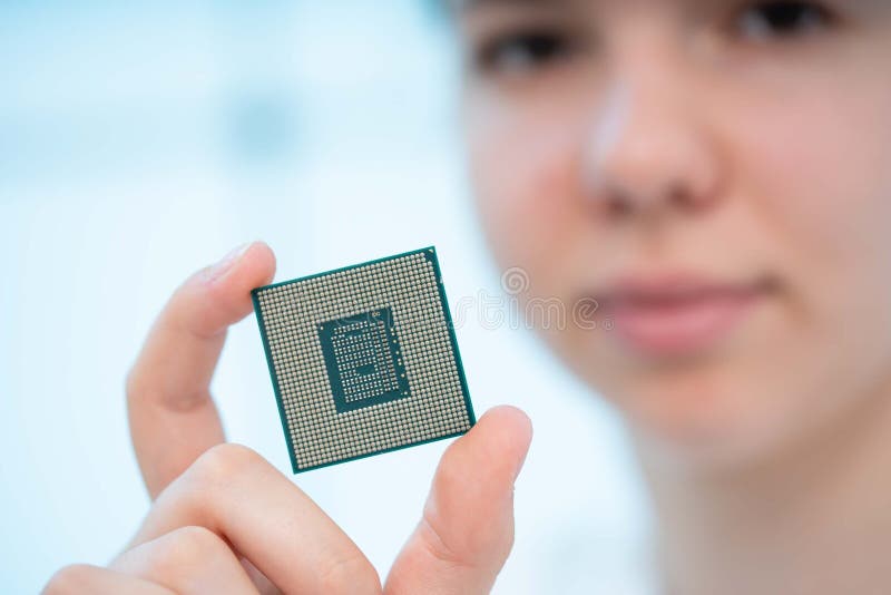 Girl Holds a Processor Made Using 5 Nanometer Technology in Her Hands ...