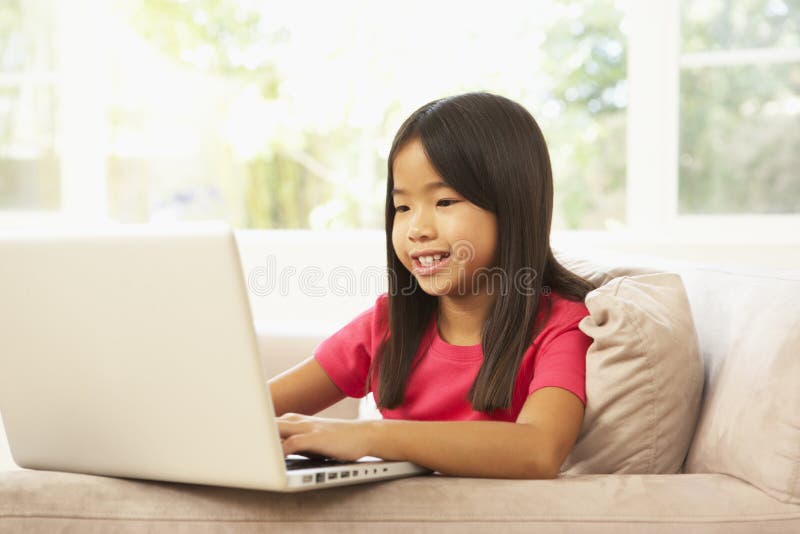 Girl Home Laptop Using Young 库存图片 - 图片 包括有 女性, 成人: 11502569