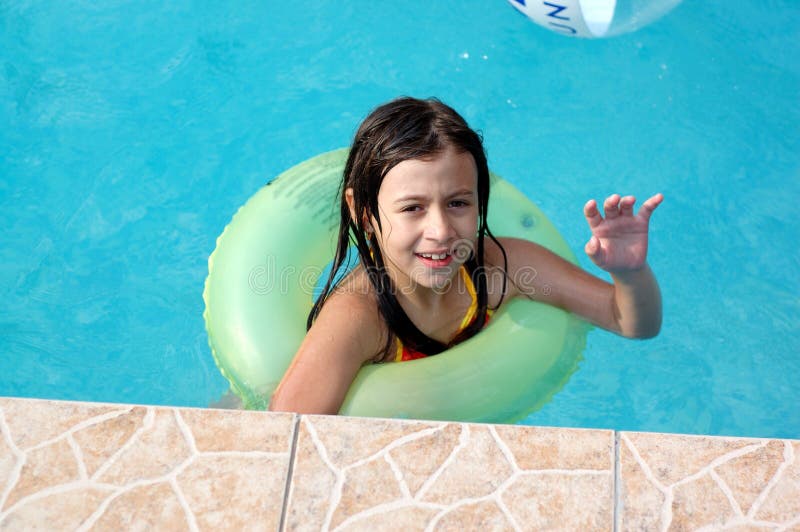 Girl little pool 库存图片. 图片 包括有 享受, 乐趣, 外面, 详细资料, 女性, 节假日 - 2915687