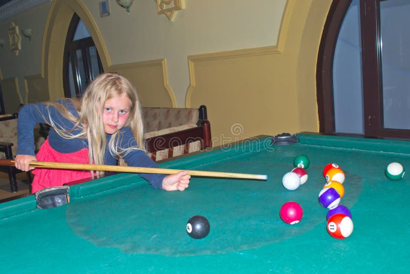 Girl playing billiards stock image. Image of cloth, holiday - 38920543