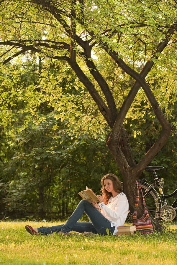 Girl reading in park stock image. Image of student, sunny - 15909481